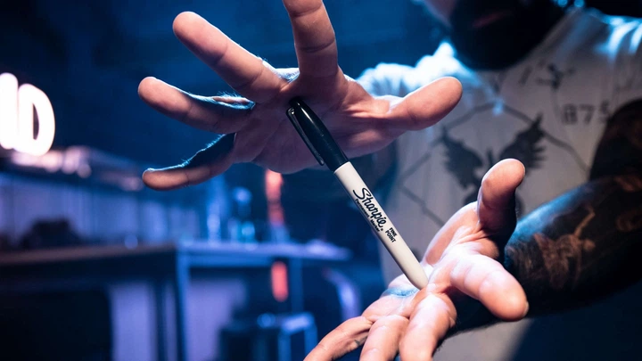 Пристрій для демонстрації фокусів і трюків в ігровій формі Magic Five ...