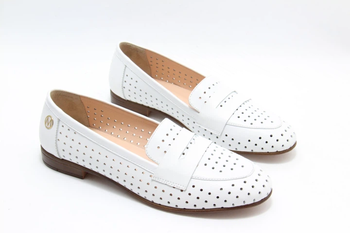 Туфлі жіночі лофери Messimod H19y2200 White білі з перфорацією 39 Оригінальне взуття Rozetka