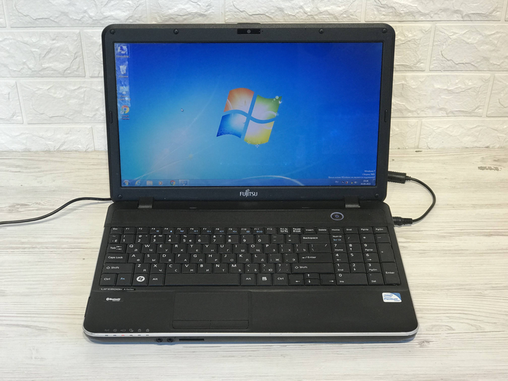 БВ Ноутбук Fujitsu Lifebook AH512 15.6 Intel B960 4 RAM 500 HDD – фото ...
