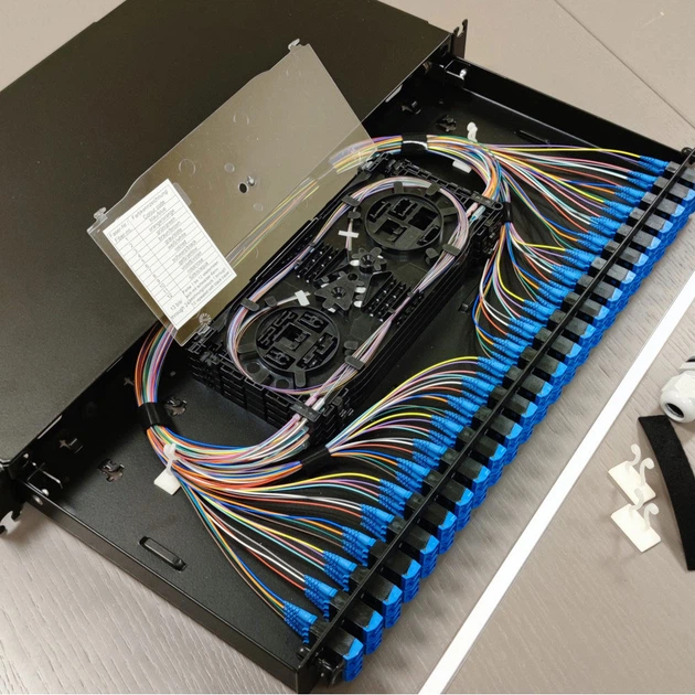 Оптическая панель Corning 48xLC Duplex адаптера, SM, OS2 1U Черная ...