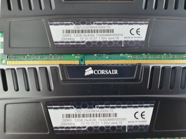 Комплект оперативної пам'яті Corsair Vengeance DDR3 12Gb (3*4Gb ...