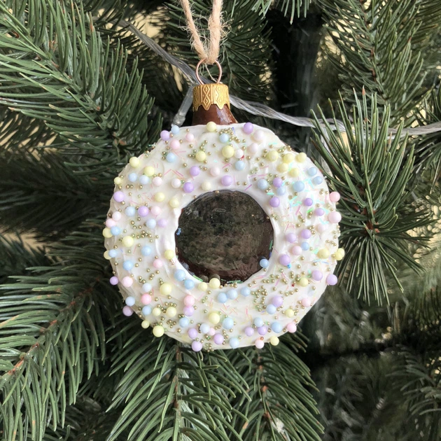 Скляна ялинкова іграшка Пончик Донат фото відгуки характеристики в інтернет магазині Rozetka