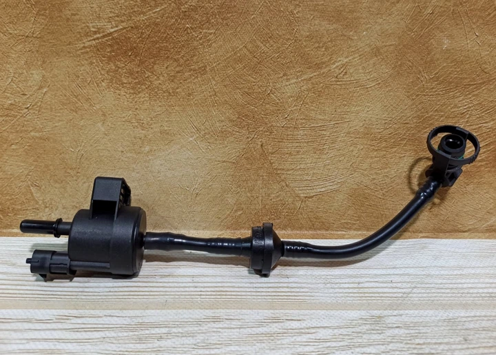 Клапан вентиляції паливного бака аналог 55573017 Опель (Opel) Інсигнія ...