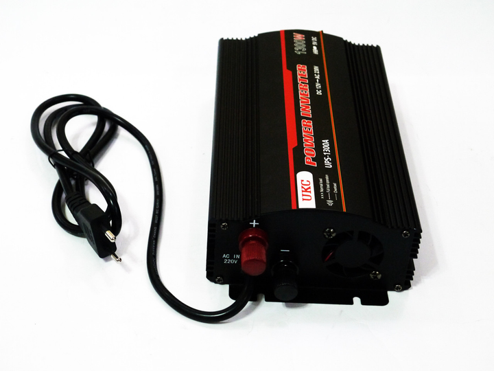 Инвертор преобразователь 12-220V с зарядкой аккумулятора 1300W UKC ...