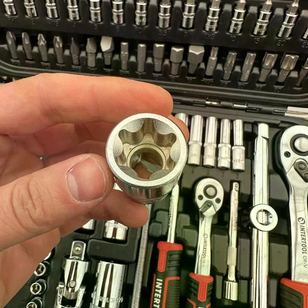 Набір інструментів INTERTOOL ET-8111 STORM, 111 предметів, Cr-V, 2 тріскачки 1/2" та 1/4 ...