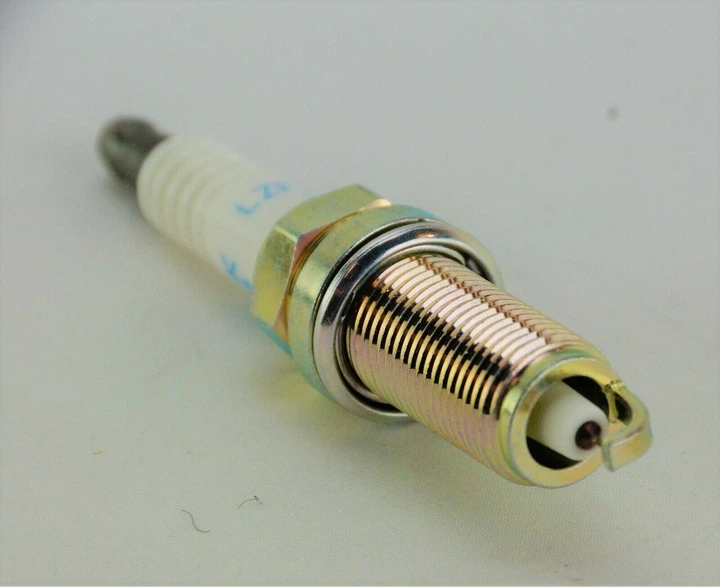 Свічка запалювання IRIDIUM CHRYSLER DODGE JEEP RAM FIAT NGK 92145 ...