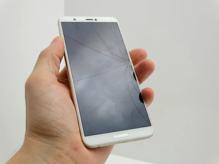 Смартфон Huawei P Smart FIG-LX1 3/32 NFC 5.65" Gold (б/в) – фото ...
