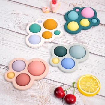 Сенсорний силіконовий гризунець "Pop Cloud Teether" для малюків від 3 ...