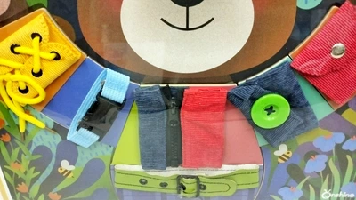 Розвивальна дошка 30х40 Дерев'яний бізіборд Ведмедик: шнурівка ...