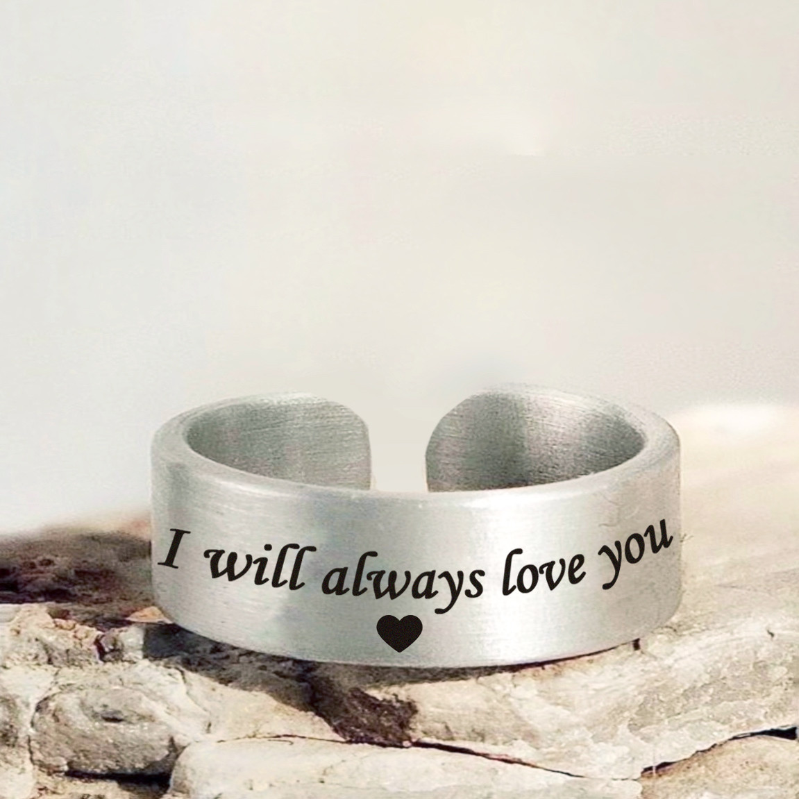 Незамкнутое кольцо с выгравированным текстом "Always love you" - можно ...