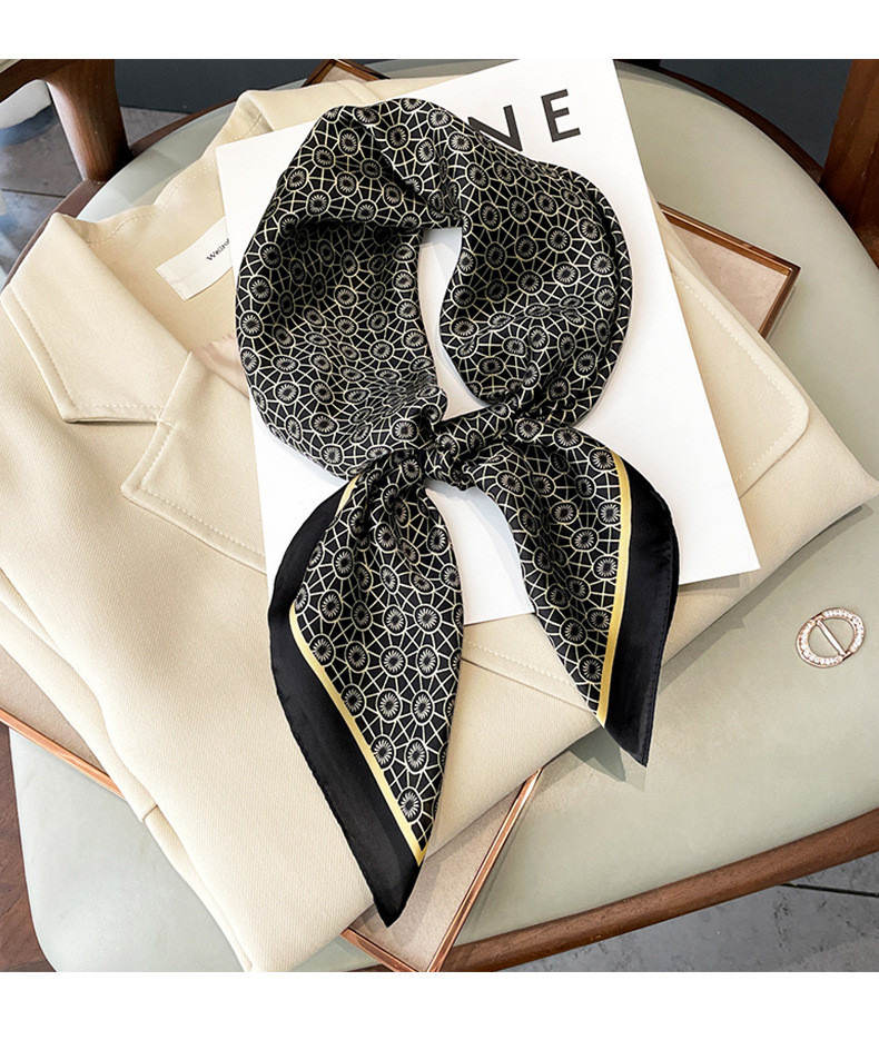 Шовкова хустка чорна із золотистим орнаментом косинка на голову 70 70 см від продавця Oneart